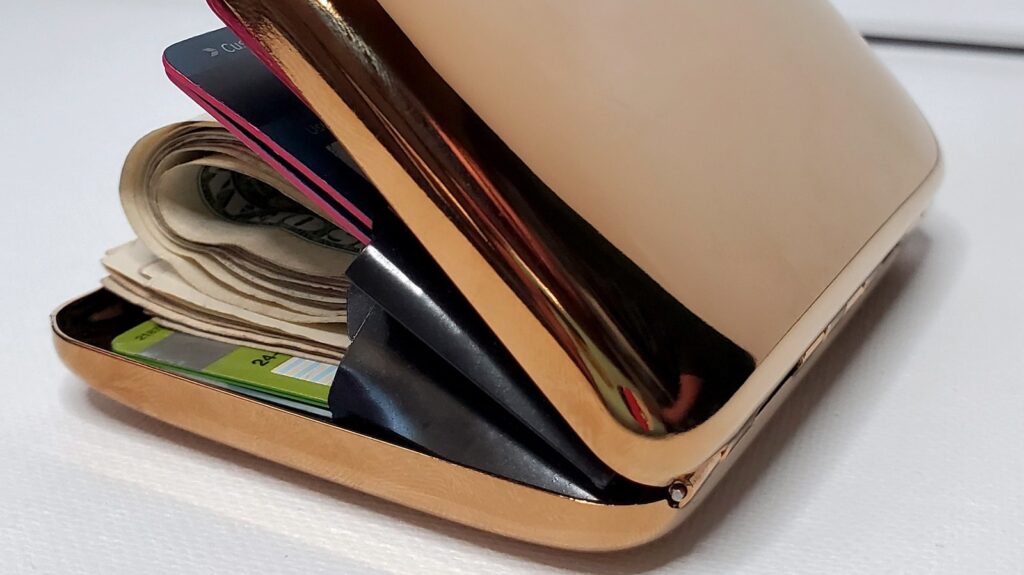 Copper Clean Wallet – TechCraving.com